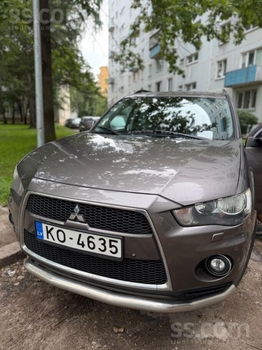 Grey Mitsubishi Outlander 2011 in Riga, with an engine capacity of 2.40 L and mileage of 206 thousand km for 5200 €, photo 8 on AUTOMOTO.COM.LV