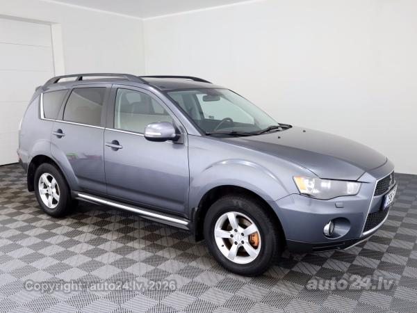 Grey Mitsubishi Outlander 2011 in Tallinn, with an engine capacity of 2.20 L and mileage of 302 thousand km for 3199 €, photo 1 on AUTOMOTO.COM.LV