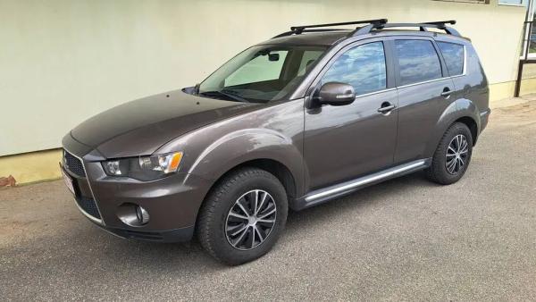 Pelēks Mitsubishi Outlander 2011 Ogre, ar dzinēja tilpumu 2.20 L un nobraukumu 261 tūkst. km par 5650 €, foto 1 vietnē AUTOMOTO.COM.LV