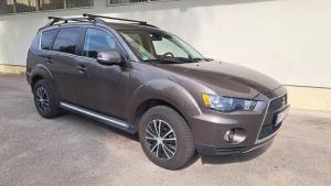 Pelēks Mitsubishi Outlander 2011 Ogre, ar dzinēja tilpumu 2.20 L un nobraukumu 261 tūkst. km par 5650 €, foto 7 vietnē AUTOMOTO.COM.LV