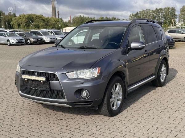 Grey Mitsubishi Outlander 2011 in Marijampole, with an engine capacity of 2.27 L and mileage of 220 thousand km for 3850 €, photo 1 on AUTOMOTO.COM.LV