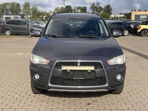 Grey Mitsubishi Outlander 2011 in Marijampole, with an engine capacity of 2.27 L and mileage of 220 thousand km for 3850 €, photo 2 on AUTOMOTO.COM.LV
