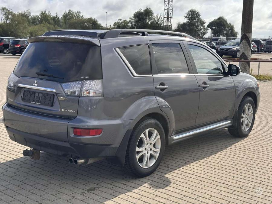 Grey Mitsubishi Outlander 2011 in Marijampole, with an engine capacity of 2.27 L and mileage of 220 thousand km for 3850 €, photo 6 on AUTOMOTO.COM.LV