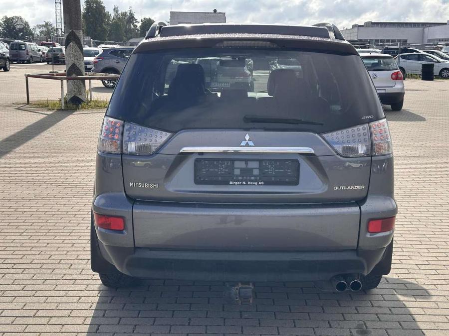 Grey Mitsubishi Outlander 2011 in Marijampole, with an engine capacity of 2.27 L and mileage of 220 thousand km for 3850 €, photo 7 on AUTOMOTO.COM.LV