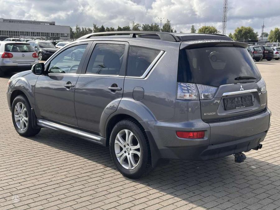 Grey Mitsubishi Outlander 2011 in Marijampole, with an engine capacity of 2.27 L and mileage of 220 thousand km for 3850 €, photo 8 on AUTOMOTO.COM.LV