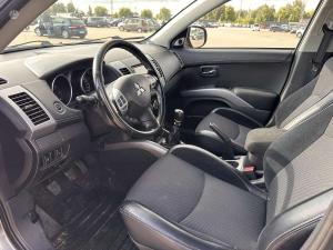 Grey Mitsubishi Outlander 2011 in Marijampole, with an engine capacity of 2.27 L and mileage of 220 thousand km for 3850 €, photo 10 on AUTOMOTO.COM.LV
