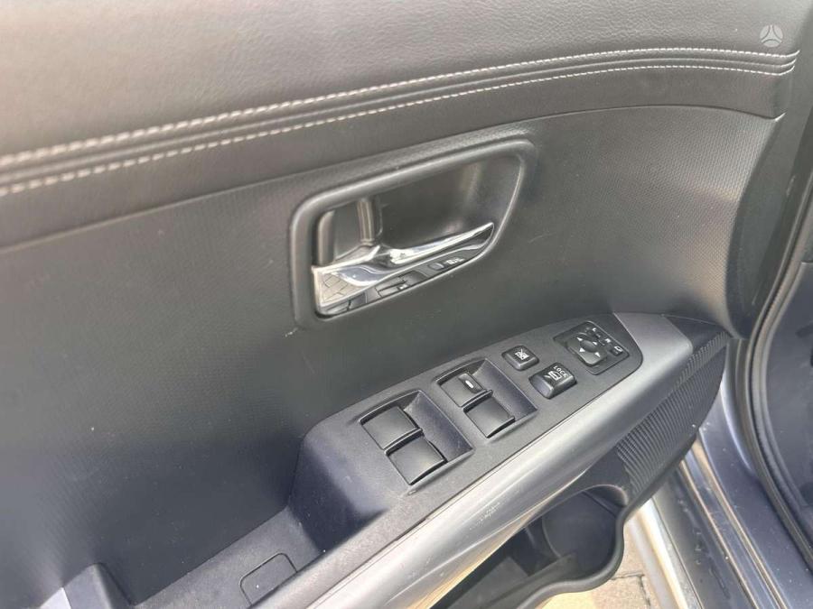 Grey Mitsubishi Outlander 2011 in Marijampole, with an engine capacity of 2.27 L and mileage of 220 thousand km for 3850 €, photo 11 on AUTOMOTO.COM.LV