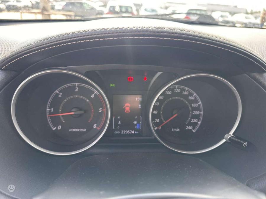 Grey Mitsubishi Outlander 2011 in Marijampole, with an engine capacity of 2.27 L and mileage of 220 thousand km for 3850 €, photo 13 on AUTOMOTO.COM.LV