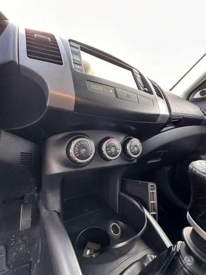 Grey Mitsubishi Outlander 2011 in Marijampole, with an engine capacity of 2.27 L and mileage of 220 thousand km for 3850 €, photo 15 on AUTOMOTO.COM.LV