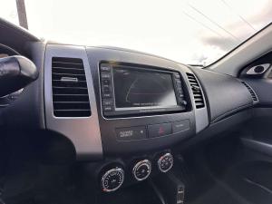 Grey Mitsubishi Outlander 2011 in Marijampole, with an engine capacity of 2.27 L and mileage of 220 thousand km for 3850 €, photo 16 on AUTOMOTO.COM.LV