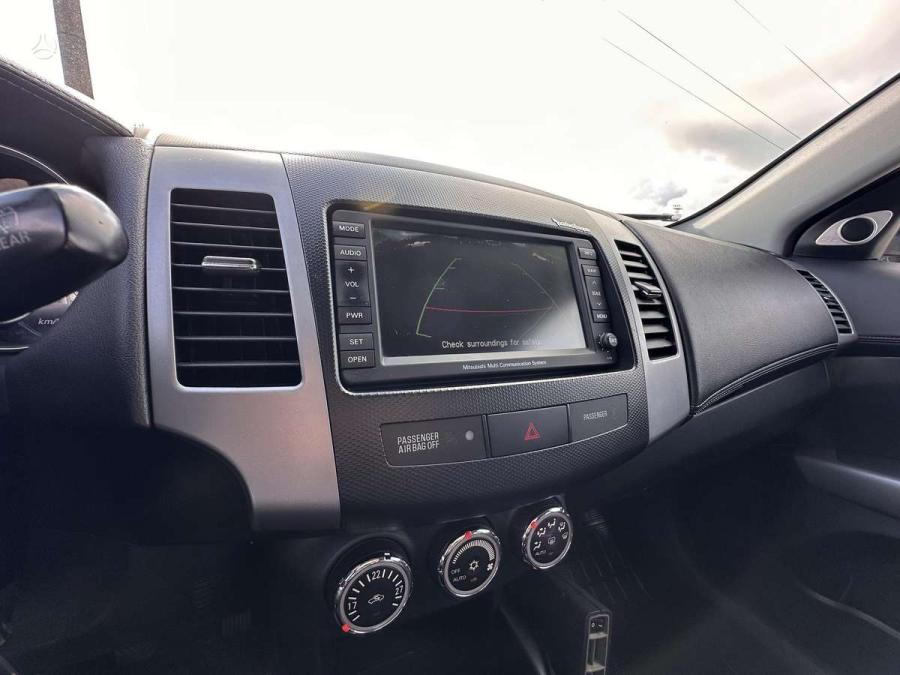 Grey Mitsubishi Outlander 2011 in Marijampole, with an engine capacity of 2.27 L and mileage of 220 thousand km for 3850 €, photo 16 on AUTOMOTO.COM.LV