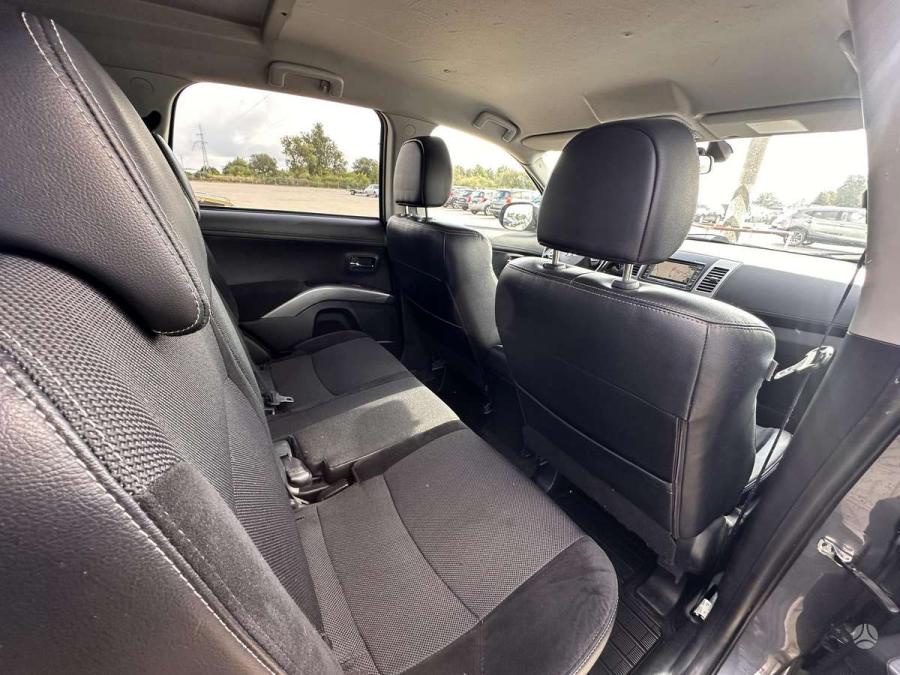 Grey Mitsubishi Outlander 2011 in Marijampole, with an engine capacity of 2.27 L and mileage of 220 thousand km for 3850 €, photo 19 on AUTOMOTO.COM.LV