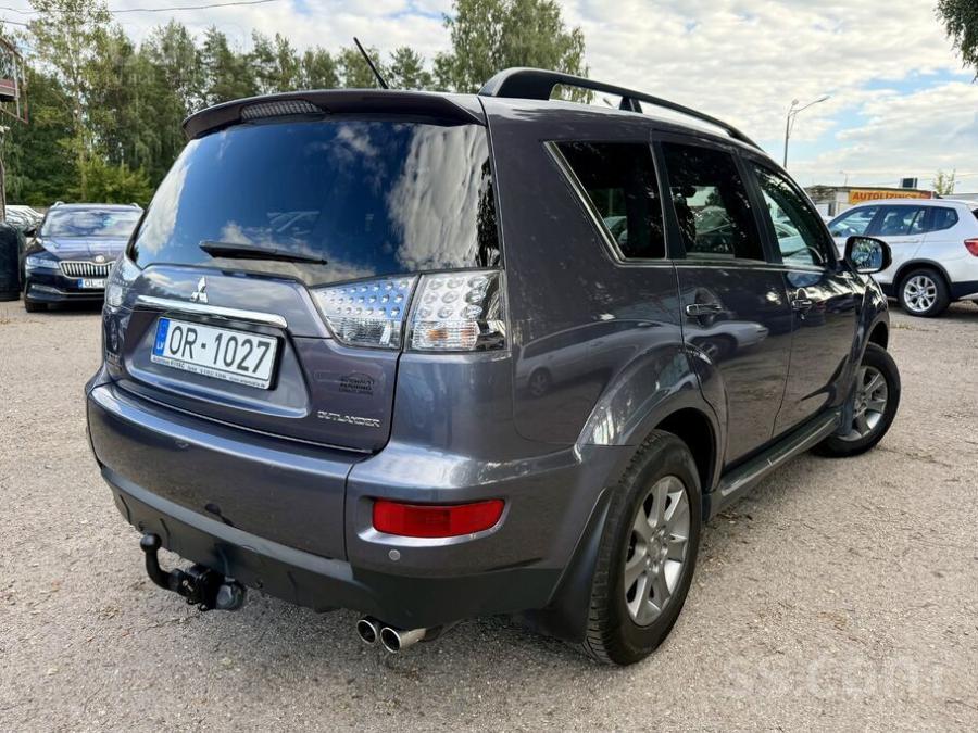 Grey Mitsubishi Outlander 2011 in Riga, with an engine capacity of 2.20 L and mileage of 0 thousand km for 5490 €, photo 3 on AUTOMOTO.COM.LV