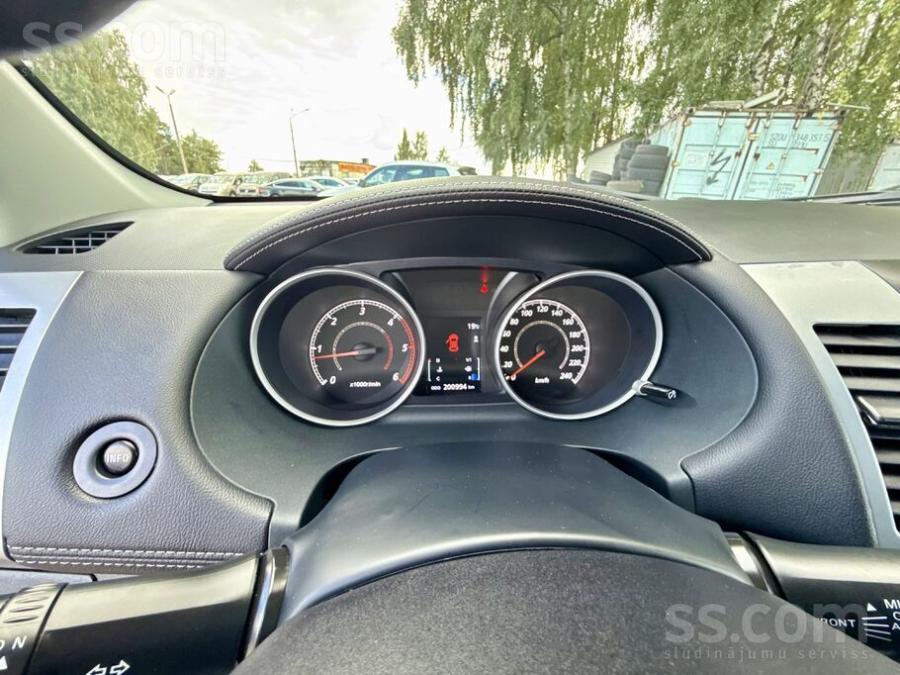 Grey Mitsubishi Outlander 2011 in Riga, with an engine capacity of 2.20 L and mileage of 0 thousand km for 5490 €, photo 12 on AUTOMOTO.COM.LV