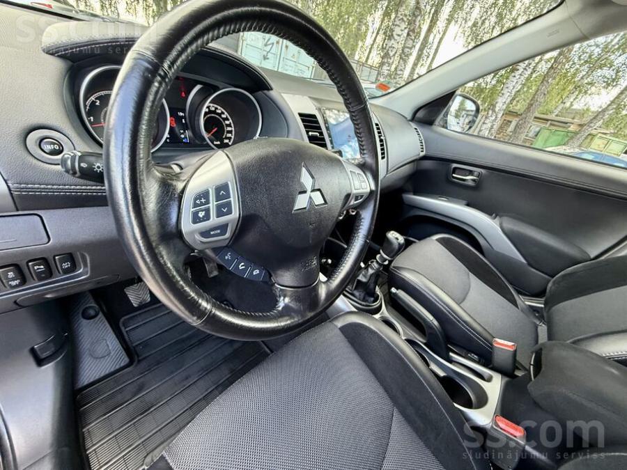 Grey Mitsubishi Outlander 2011 in Riga, with an engine capacity of 2.20 L and mileage of 0 thousand km for 5490 €, photo 18 on AUTOMOTO.COM.LV