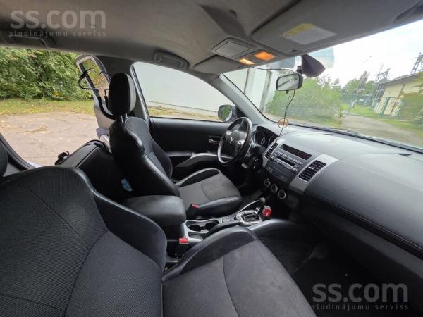 Pelēks Mitsubishi Outlander 2011 Rīga, ar dzinēja tilpumu 2.20 L un nobraukumu 330 tūkst. km par 4200 €, foto 3 vietnē AUTOMOTO.COM.LV