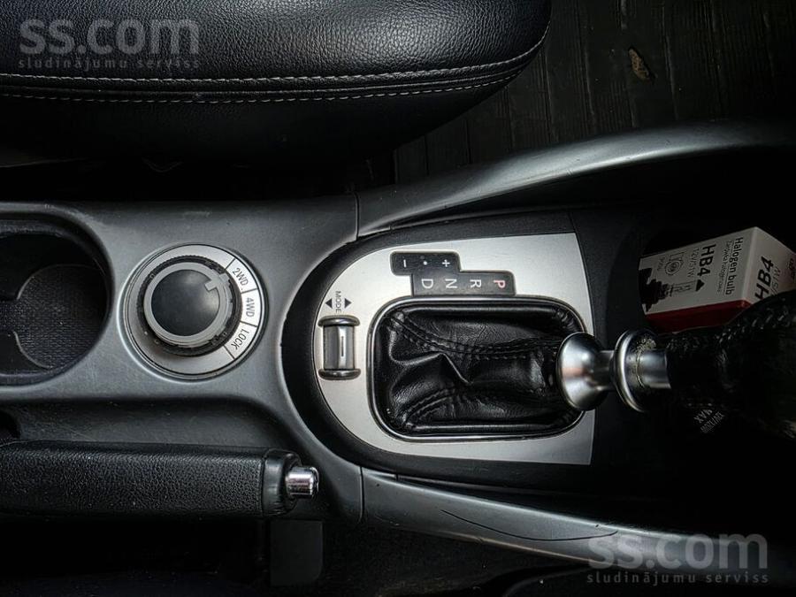 Grey Mitsubishi Outlander 2011 in Riga, with an engine capacity of 2.20 L and mileage of 330 thousand km for 4200 €, photo 4 on AUTOMOTO.COM.LV