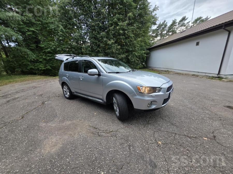 Grey Mitsubishi Outlander 2011 in Riga, with an engine capacity of 2.20 L and mileage of 330 thousand km for 4200 €, photo 7 on AUTOMOTO.COM.LV