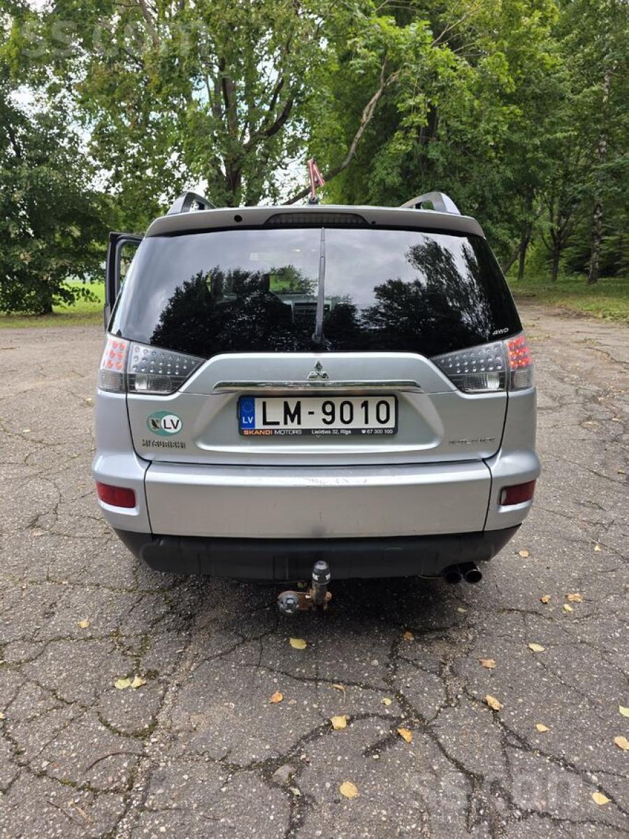 Grey Mitsubishi Outlander 2011 in Riga, with an engine capacity of 2.20 L and mileage of 330 thousand km for 4200 €, photo 8 on AUTOMOTO.COM.LV