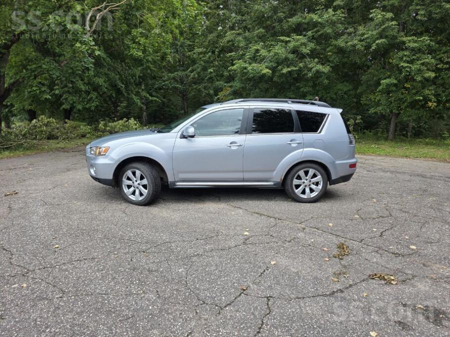 Grey Mitsubishi Outlander 2011 in Riga, with an engine capacity of 2.20 L and mileage of 330 thousand km for 4200 €, photo 10 on AUTOMOTO.COM.LV