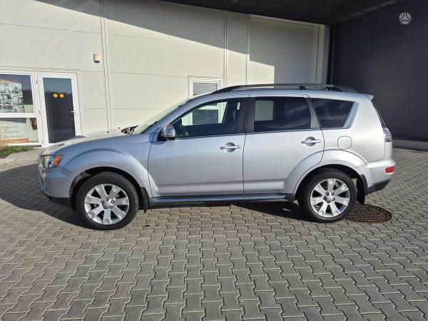Pelēks Mitsubishi Outlander 2011 Viļņa, ar dzinēja tilpumu 2.18 L un nobraukumu 220 tūkst. km par 5500 €, foto 3 vietnē AUTOMOTO.COM.LV
