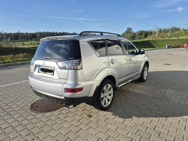 Pelēks Mitsubishi Outlander 2011 Viļņa, ar dzinēja tilpumu 2.18 L un nobraukumu 220 tūkst. km par 5500 €, foto 6 vietnē AUTOMOTO.COM.LV
