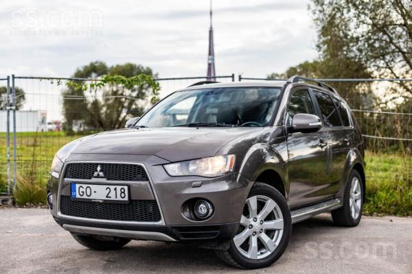 Pelēks Mitsubishi Outlander 2011 Rīga, ar dzinēja tilpumu 2.20 L un nobraukumu 280 tūkst. km par 4990 €, foto 1 vietnē AUTOMOTO.COM.LV