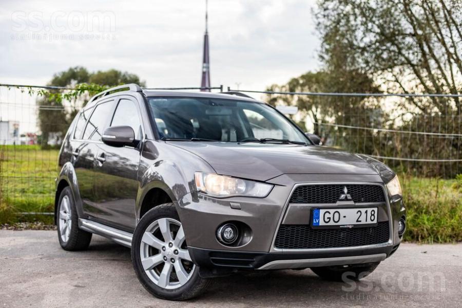 Pelēks Mitsubishi Outlander 2011 Rīga, ar dzinēja tilpumu 2.20 L un nobraukumu 280 tūkst. km par 4990 €, foto 3 vietnē AUTOMOTO.COM.LV