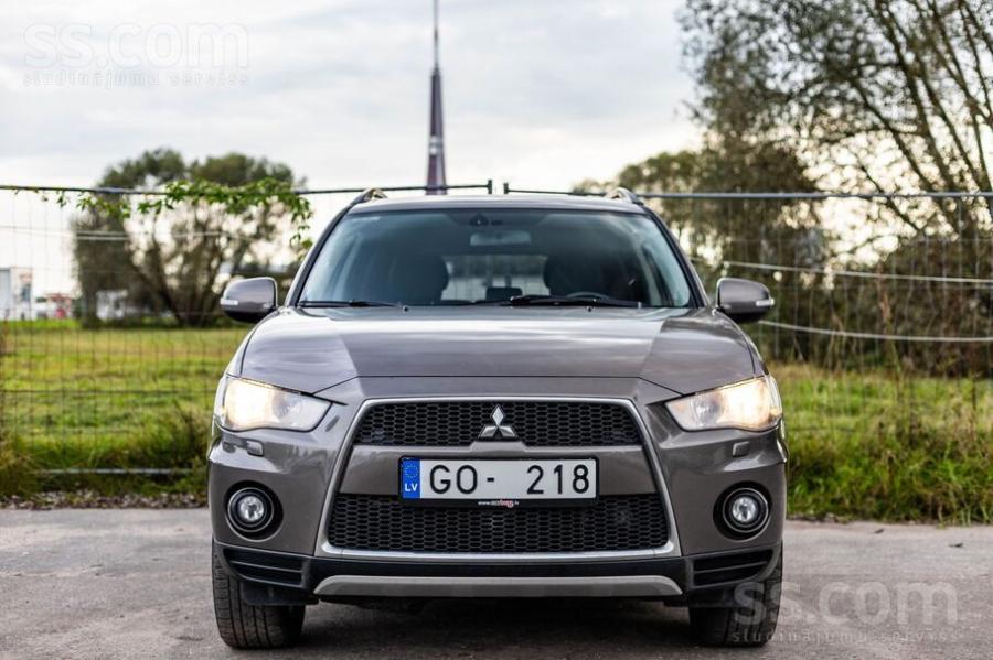 Pelēks Mitsubishi Outlander 2011 Rīga, ar dzinēja tilpumu 2.20 L un nobraukumu 280 tūkst. km par 4990 €, foto 4 vietnē AUTOMOTO.COM.LV