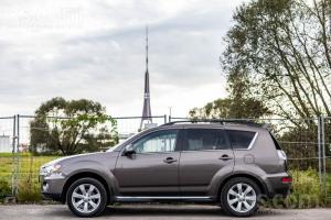 Pelēks Mitsubishi Outlander 2011 Rīga, ar dzinēja tilpumu 2.20 L un nobraukumu 280 tūkst. km par 4990 €, foto 5 vietnē AUTOMOTO.COM.LV