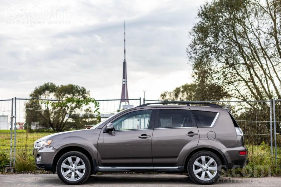 Pelēks Mitsubishi Outlander 2011 Rīga, ar dzinēja tilpumu 2.20 L un nobraukumu 280 tūkst. km par 4990 €, foto 5 vietnē AUTOMOTO.COM.LV
