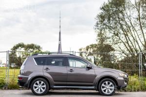 Pelēks Mitsubishi Outlander 2011 Rīga, ar dzinēja tilpumu 2.20 L un nobraukumu 280 tūkst. km par 4990 €, foto 6 vietnē AUTOMOTO.COM.LV