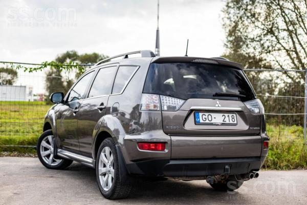 Pelēks Mitsubishi Outlander 2011 Rīga, ar dzinēja tilpumu 2.20 L un nobraukumu 280 tūkst. km par 4990 €, foto 7 vietnē AUTOMOTO.COM.LV