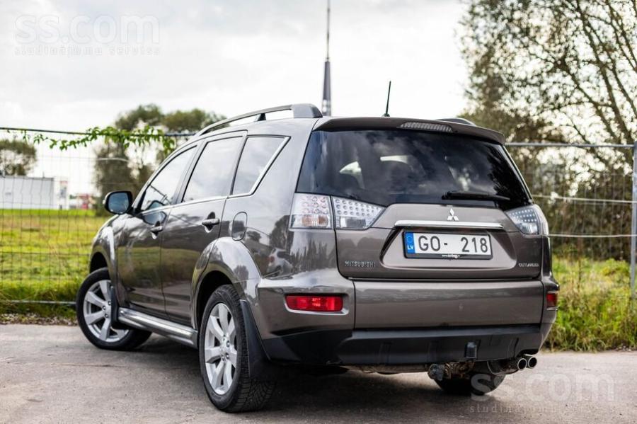 Pelēks Mitsubishi Outlander 2011 Rīga, ar dzinēja tilpumu 2.20 L un nobraukumu 280 tūkst. km par 4990 €, foto 7 vietnē AUTOMOTO.COM.LV