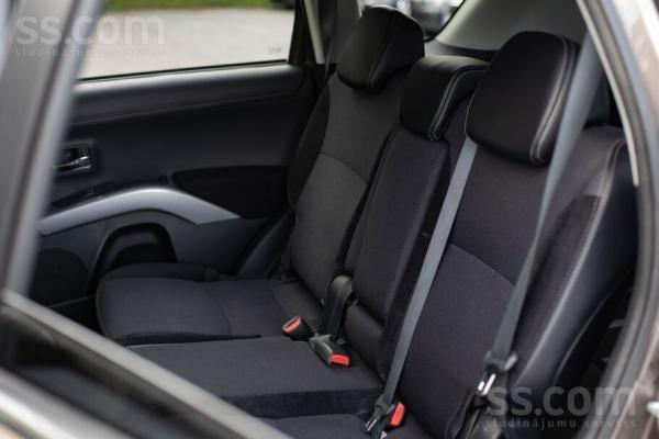 Pelēks Mitsubishi Outlander 2011 Rīga, ar dzinēja tilpumu 2.20 L un nobraukumu 280 tūkst. km par 4990 €, foto 11 vietnē AUTOMOTO.COM.LV