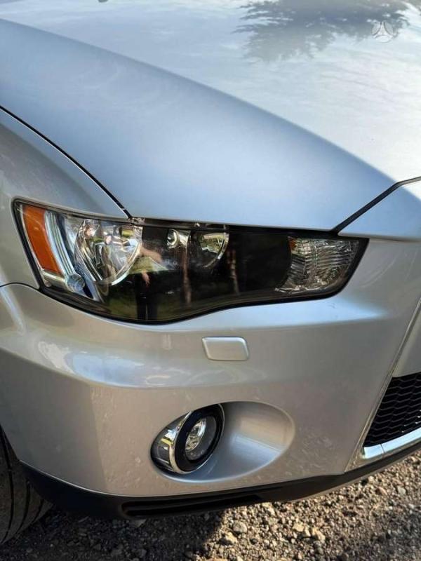 Mitsubishi Outlander 2011 in Kaunas on AUTOMOTO.COM.LV Grey Mitsubishi Outlander 2011 in Kaunas, with an engine capacity of 2.00 L and mileage of 225 thousand km for 4300 €, photo 6 on AUTOMOTO.COM.LV