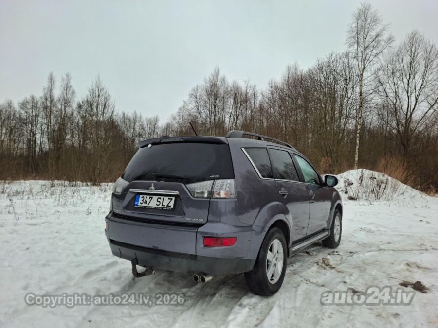 Pelēks Mitsubishi Outlander 2012 Tartu, ar dzinēja tilpumu 2.20 L un nobraukumu 236 tūkst. km par 7800 €, foto 4 vietnē AUTOMOTO.COM.LV