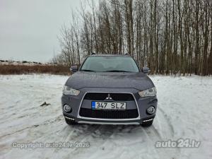 Pelēks Mitsubishi Outlander 2012 Tartu, ar dzinēja tilpumu 2.20 L un nobraukumu 236 tūkst. km par 7800 €, foto 5 vietnē AUTOMOTO.COM.LV