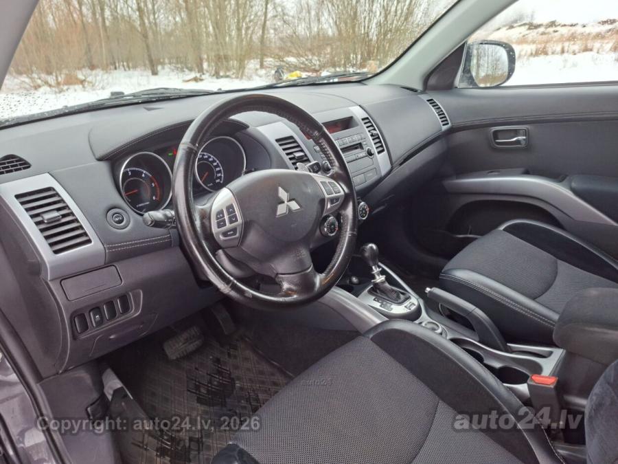 Pelēks Mitsubishi Outlander 2012 Tartu, ar dzinēja tilpumu 2.20 L un nobraukumu 236 tūkst. km par 7800 €, foto 7 vietnē AUTOMOTO.COM.LV