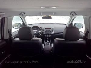 Pelēks Mitsubishi Outlander 2012 Tartu, ar dzinēja tilpumu 2.20 L un nobraukumu 236 tūkst. km par 7800 €, foto 9 vietnē AUTOMOTO.COM.LV