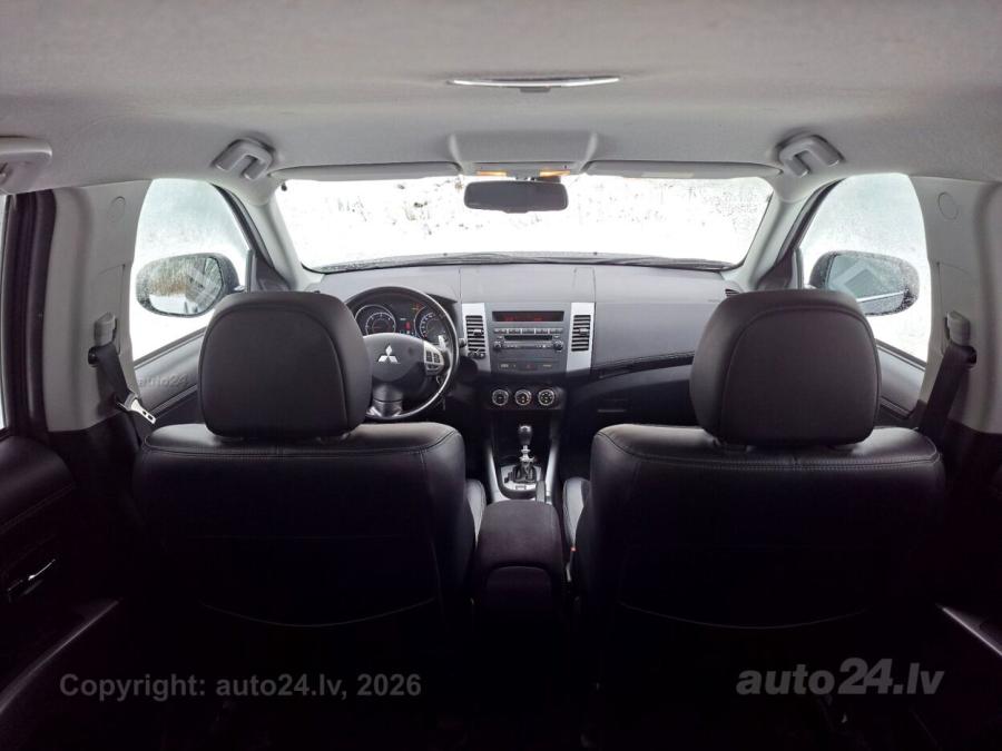 Pelēks Mitsubishi Outlander 2012 Tartu, ar dzinēja tilpumu 2.20 L un nobraukumu 236 tūkst. km par 7800 €, foto 9 vietnē AUTOMOTO.COM.LV
