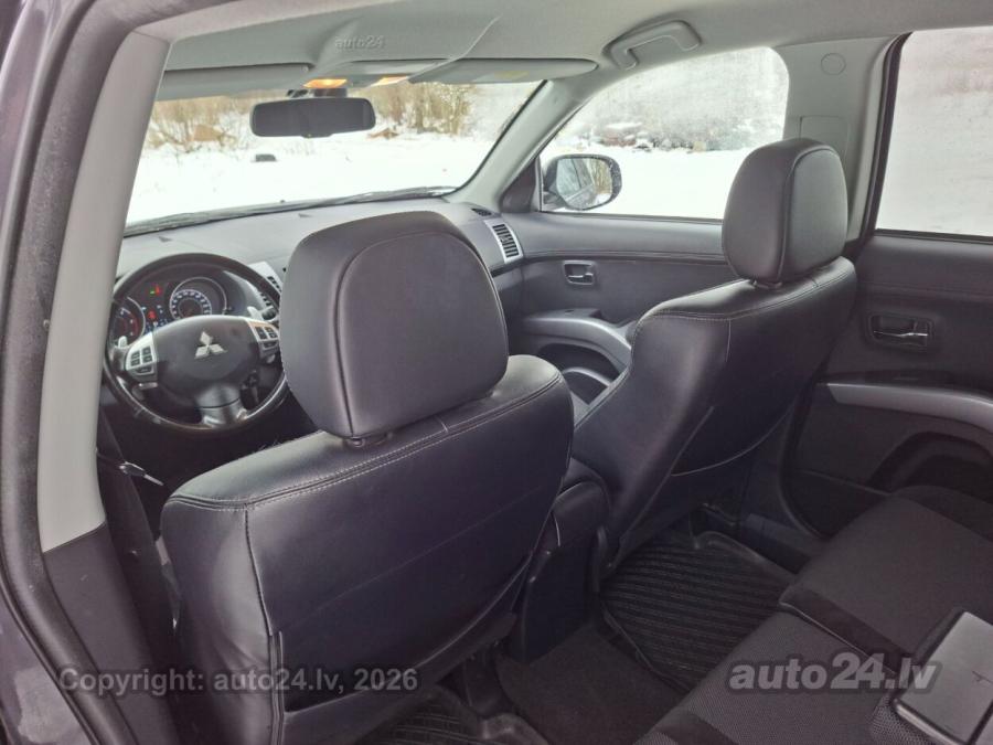 Pelēks Mitsubishi Outlander 2012 Tartu, ar dzinēja tilpumu 2.20 L un nobraukumu 236 tūkst. km par 7800 €, foto 10 vietnē AUTOMOTO.COM.LV