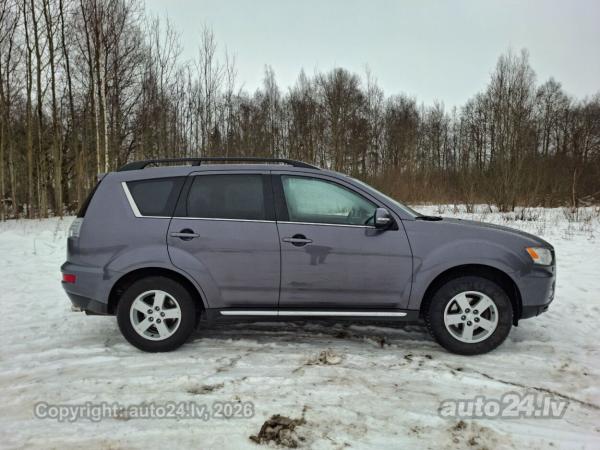 Pelēks Mitsubishi Outlander 2012 Tartu, ar dzinēja tilpumu 2.20 L un nobraukumu 236 tūkst. km par 7800 €, foto 2 vietnē AUTOMOTO.COM.LV