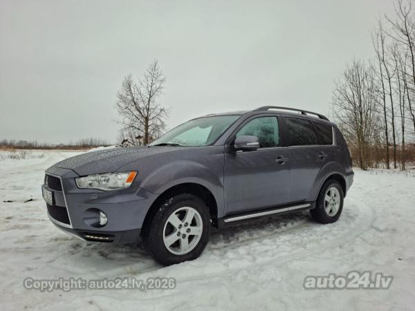 Pelēks Mitsubishi Outlander 2012 Tartu, ar dzinēja tilpumu 2.20 L un nobraukumu 236 tūkst. km par 7800 €, foto 3 vietnē AUTOMOTO.COM.LV