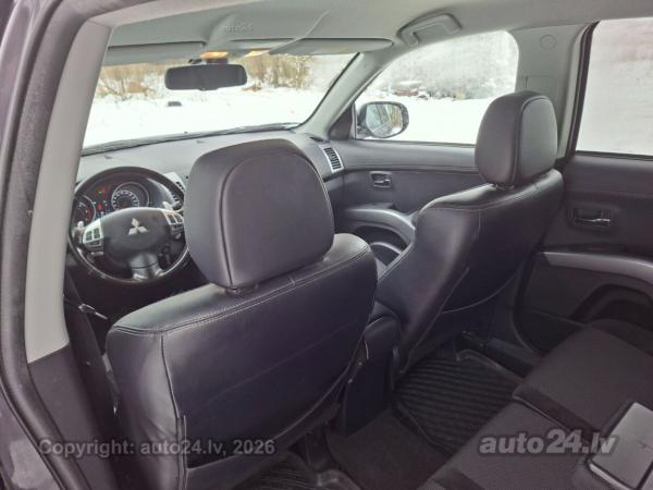 Pelēks Mitsubishi Outlander 2012 Tartu, ar dzinēja tilpumu 2.20 L un nobraukumu 236 tūkst. km par 7800 €, foto 10 vietnē AUTOMOTO.COM.LV