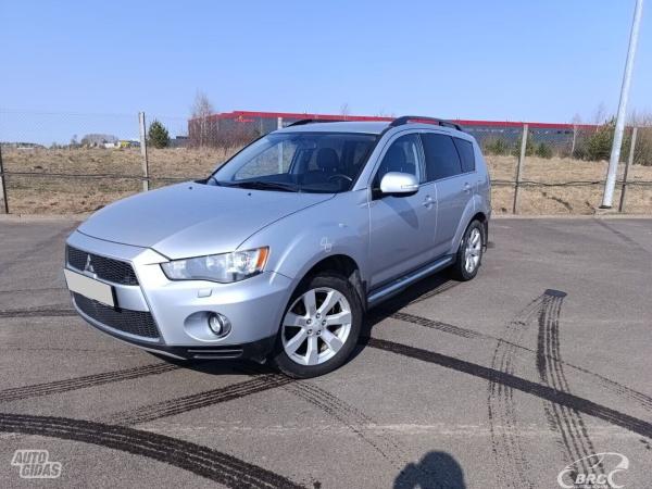 Grey Mitsubishi Outlander 2012 in Avizieniai, with an engine capacity of 2.40 L and mileage of 170 thousand km for 3900 €, photo 1 on AUTOMOTO.COM.LV
