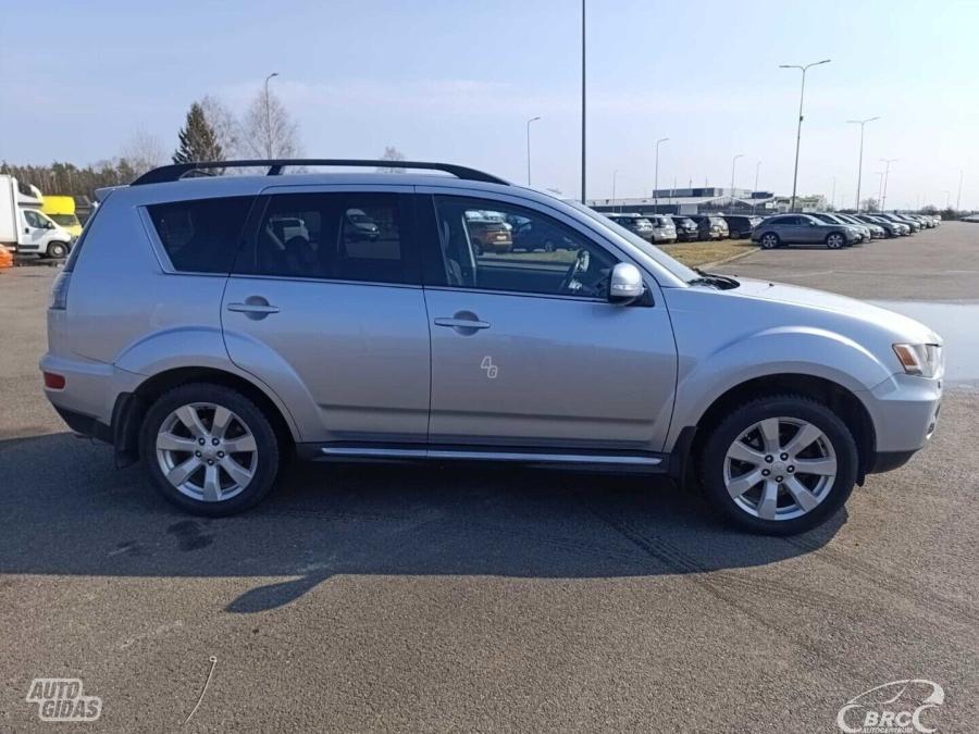 Pelēks Mitsubishi Outlander 2012 Avižieniai, ar dzinēja tilpumu 2.40 L un nobraukumu 170 tūkst. km par 3900 €, foto 7 vietnē AUTOMOTO.COM.LV