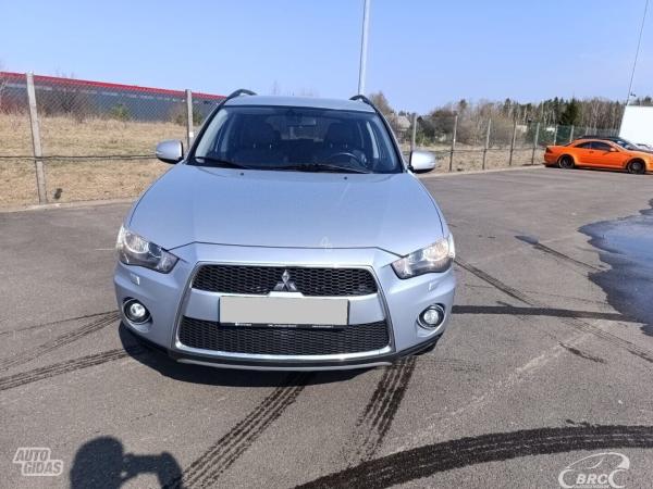 Grey Mitsubishi Outlander 2012 in Avizieniai, with an engine capacity of 2.40 L and mileage of 170 thousand km for 3900 €, photo 8 on AUTOMOTO.COM.LV