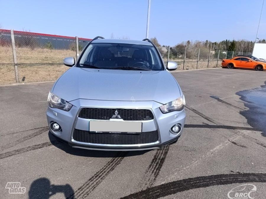 Pelēks Mitsubishi Outlander 2012 Avižieniai, ar dzinēja tilpumu 2.40 L un nobraukumu 170 tūkst. km par 3900 €, foto 8 vietnē AUTOMOTO.COM.LV