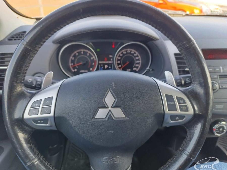 Pelēks Mitsubishi Outlander 2012 Avižieniai, ar dzinēja tilpumu 2.40 L un nobraukumu 170 tūkst. km par 3900 €, foto 14 vietnē AUTOMOTO.COM.LV